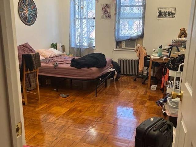 Looking for a roommate in 3BHK
