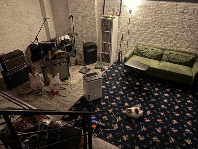 Looking for a Roommate Space for Music Lovers!