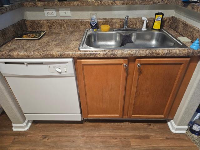 Looking for a Roommate Until December