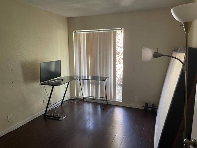 Looking for a roommate
