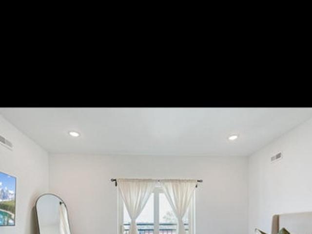 Looking for a roommate