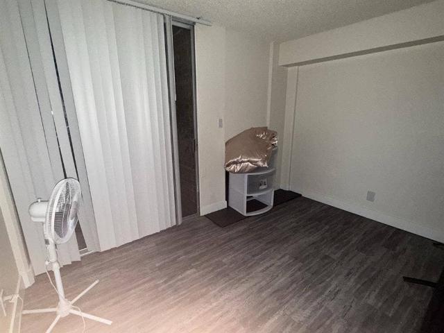 Looking for a roommate