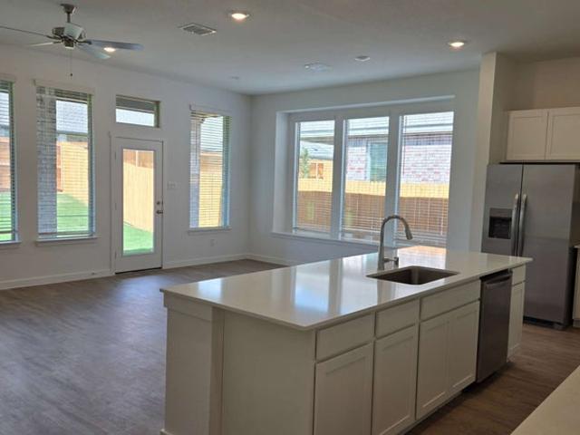 Looking for a roommate