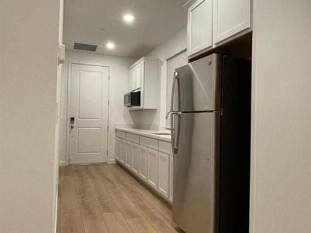 Looking for a roommate: 89143