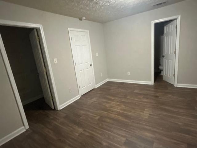 Looking for a short term roommate