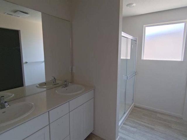 Looking for a Third Roommate – New