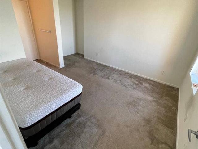 Looking for female roommate