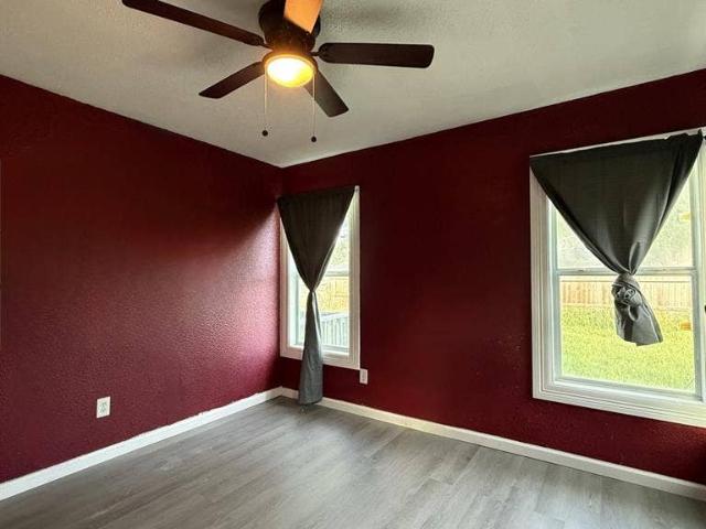 Looking for Female Roommate