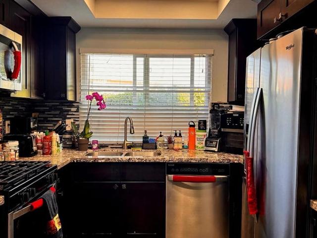 Looking for female roommate