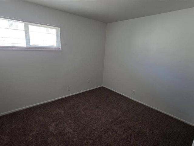 Looking for female roommate