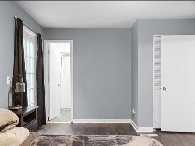 Looking for female roommate