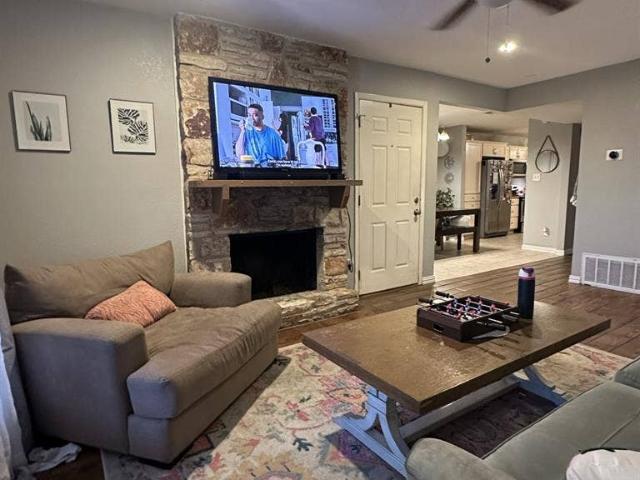Looking for Female Roommate
