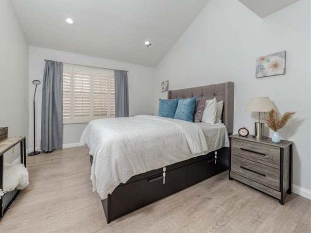 Looking for Female roommate Master Bedroom