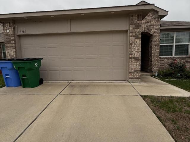 Looking for female roommates/ nurses