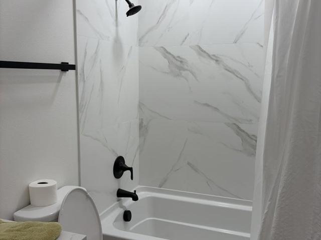 Looking for Female Roommates LGBTQ Friendly