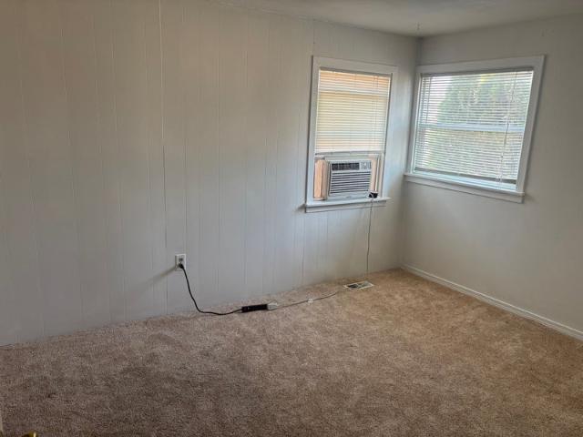 Looking for female roommates