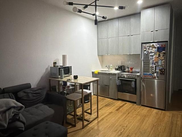 Looking for female roomate