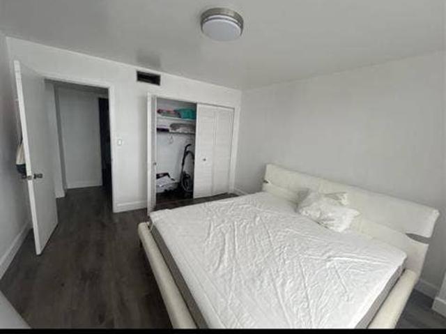Looking for female roomate