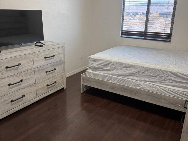 Looking for roomies in NLV
