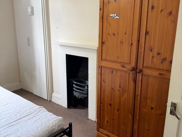 Looking for housemates