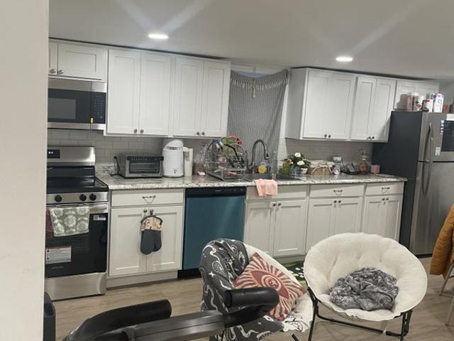 Looking for Lesbian Roomate