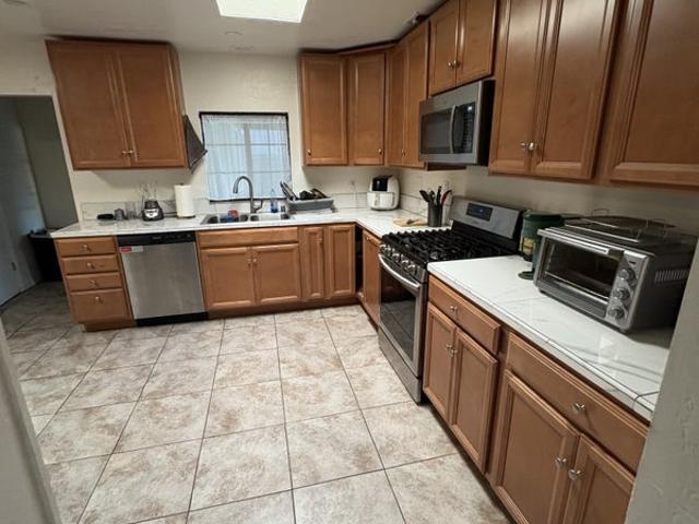 Looking for Male Roomate!