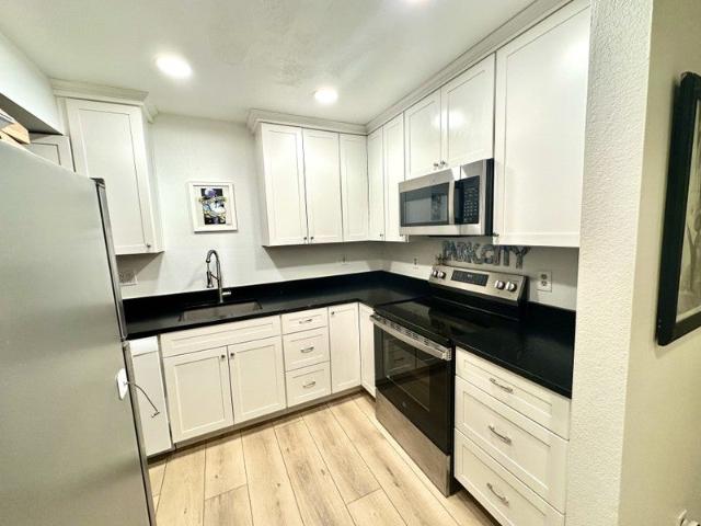 Looking for male roommate