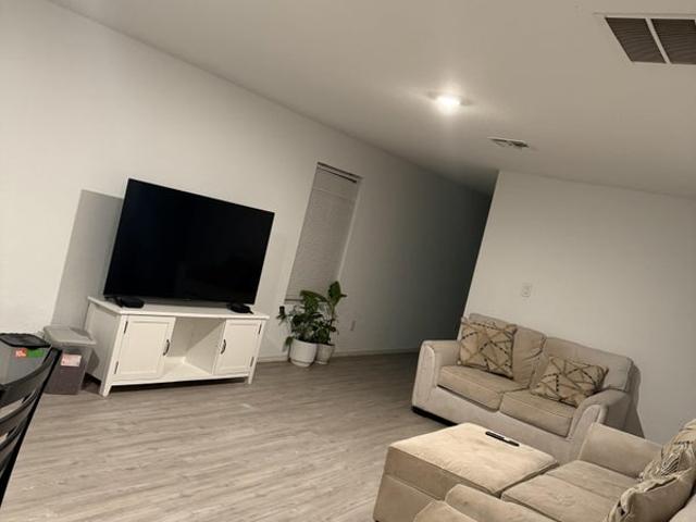 Looking for male roommate