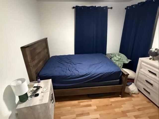 Looking for male roommate