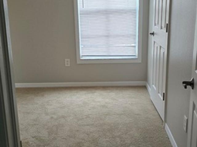 Looking for neat and responsible roommate