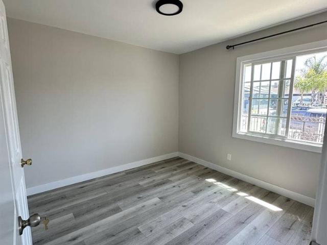 Looking for new roommate