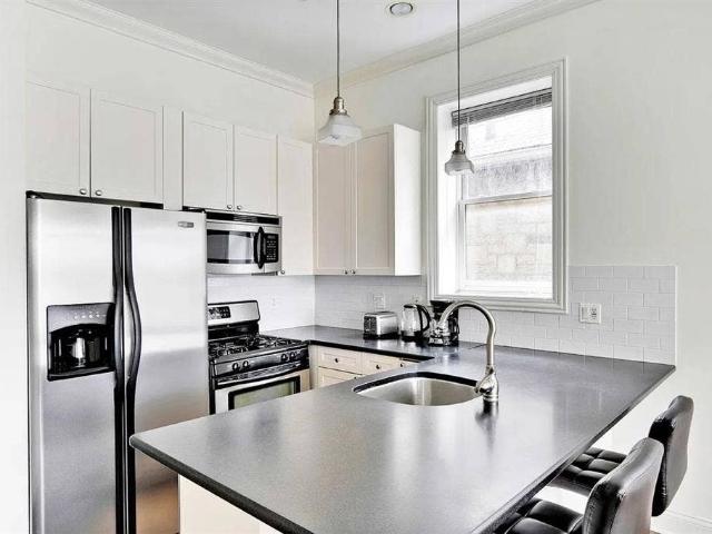 Looking for new roommate