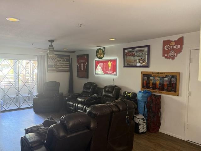 Looking for new roommate