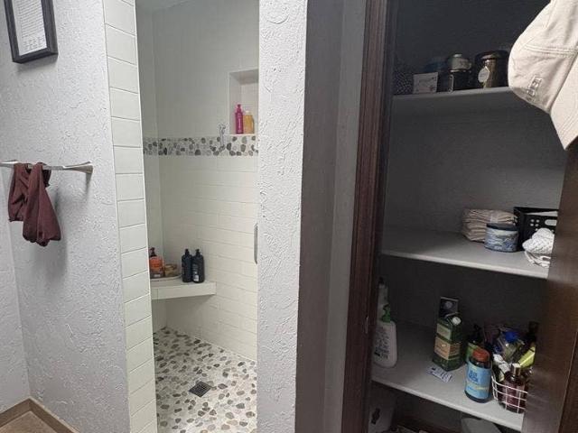 Looking for new roommate