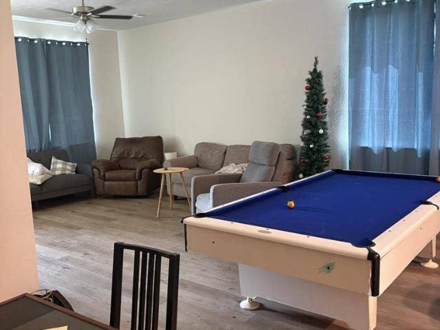 Looking for one male roommate