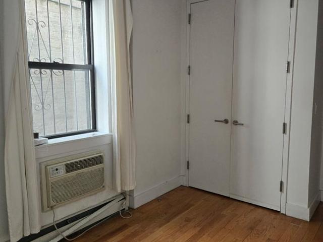 Looking for queer, creative, respectful roommates