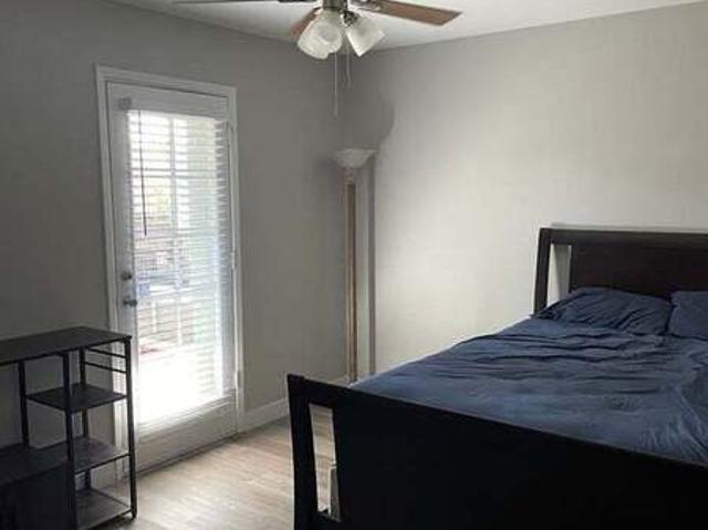 Looking for Quiet Roommate