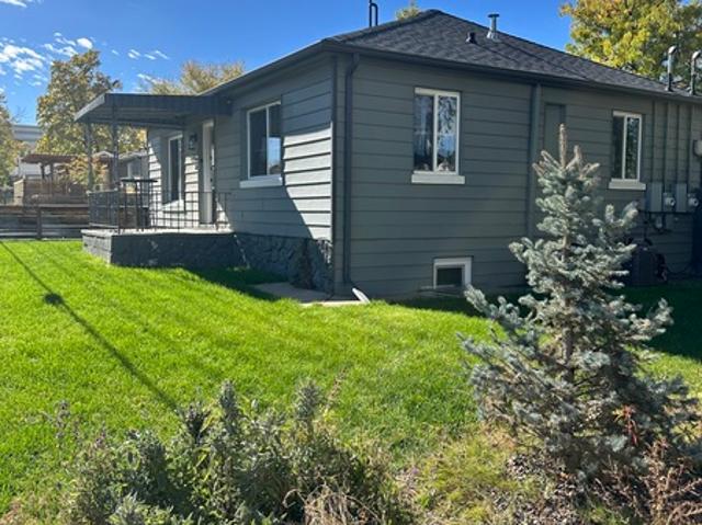 Looking for Roomate in cute house in Sunnyside