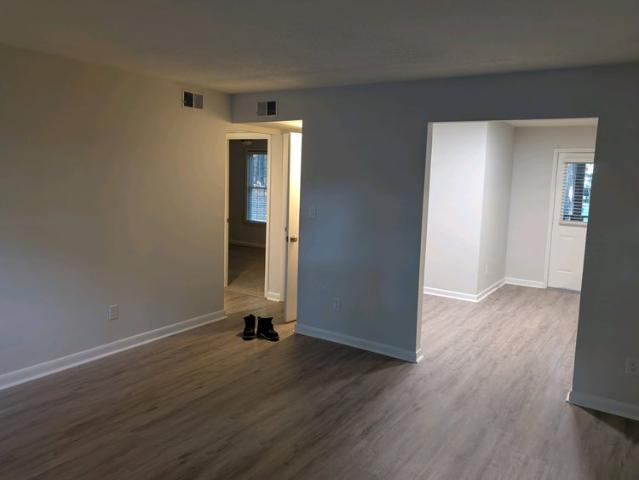 Looking for roomate