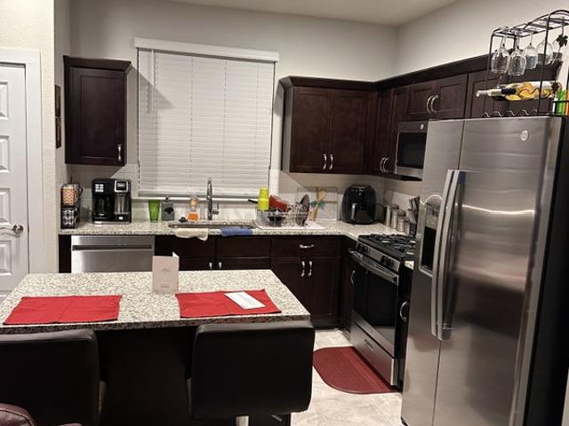 Looking for roomate