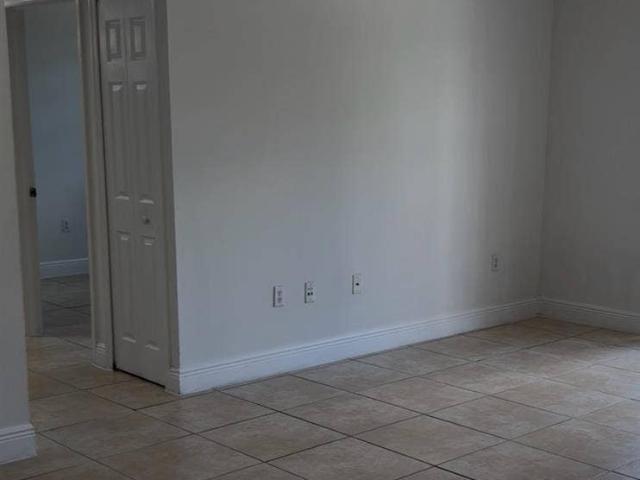 Looking for roomie