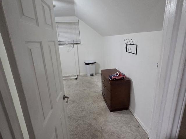 Looking for roommate