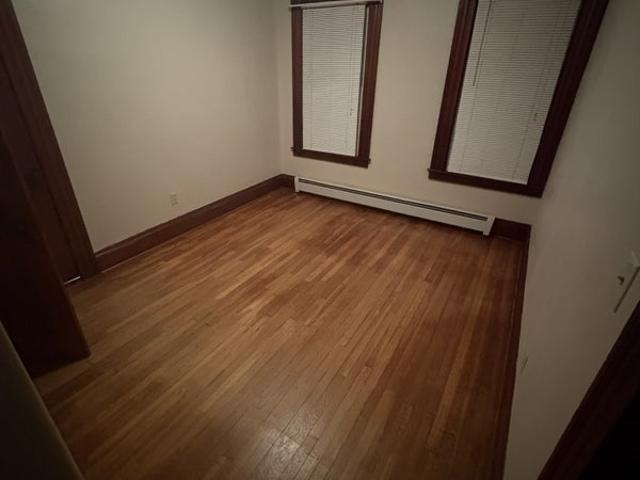 Looking for Roommate