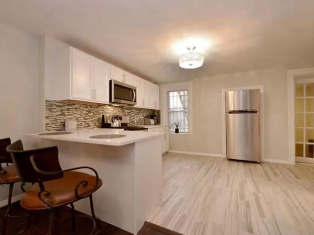 Looking for roommate