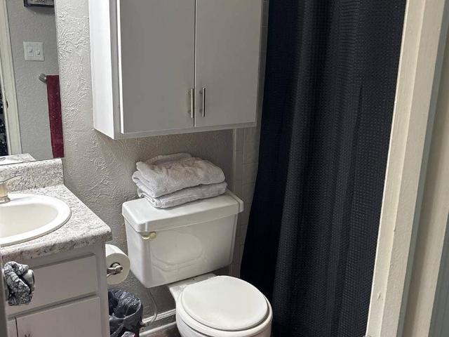 Looking for roommate