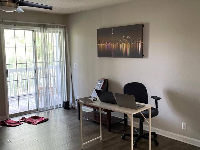 Looking for roommate
