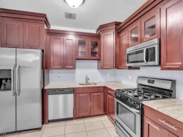 Looking for roommate!