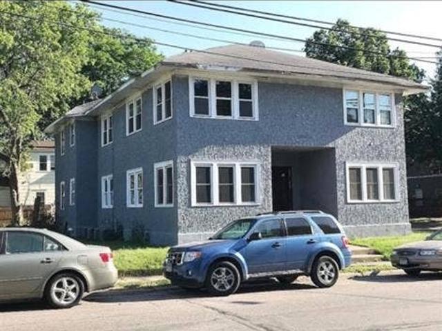 Looking for roommate