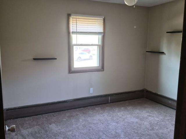 Looking for roommate