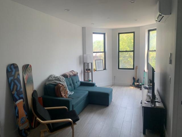 Looking for Roommate
